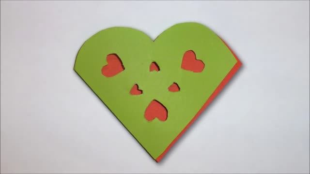 Открытка-валентинка с прорезями и вкладышем