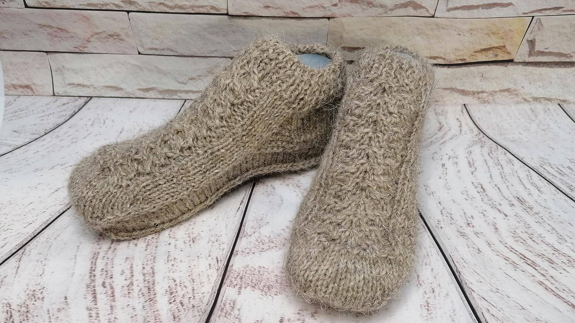 Мягкие и очень теплые следочки спицами