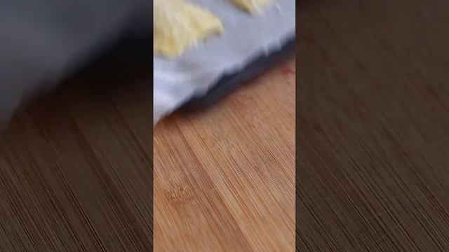 луковые тосты из слоеного теста