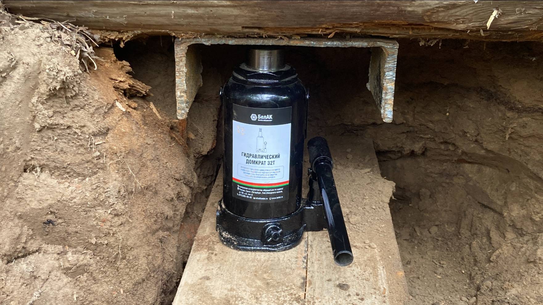 Поднятие дома домкратом. В отпуск на УАЗике. Часть 10