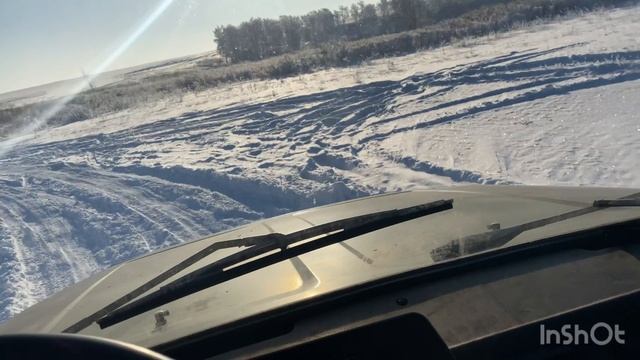 На ГаЗоне по снежной колее! Кое-как рулю одной рукой!
