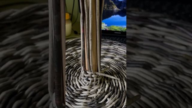 Подставка-корзинка.