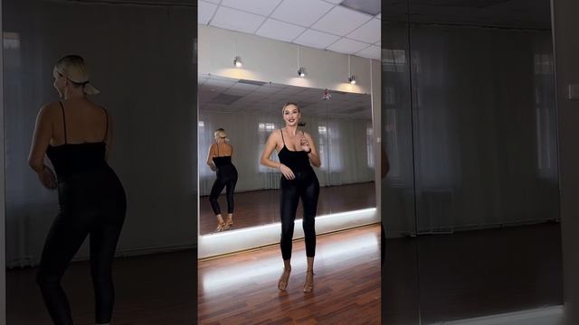 Когда пишешь уроки овердохрена часов😂😂😂

#бачата #урокионлайн #урокитанцев #танцы💃