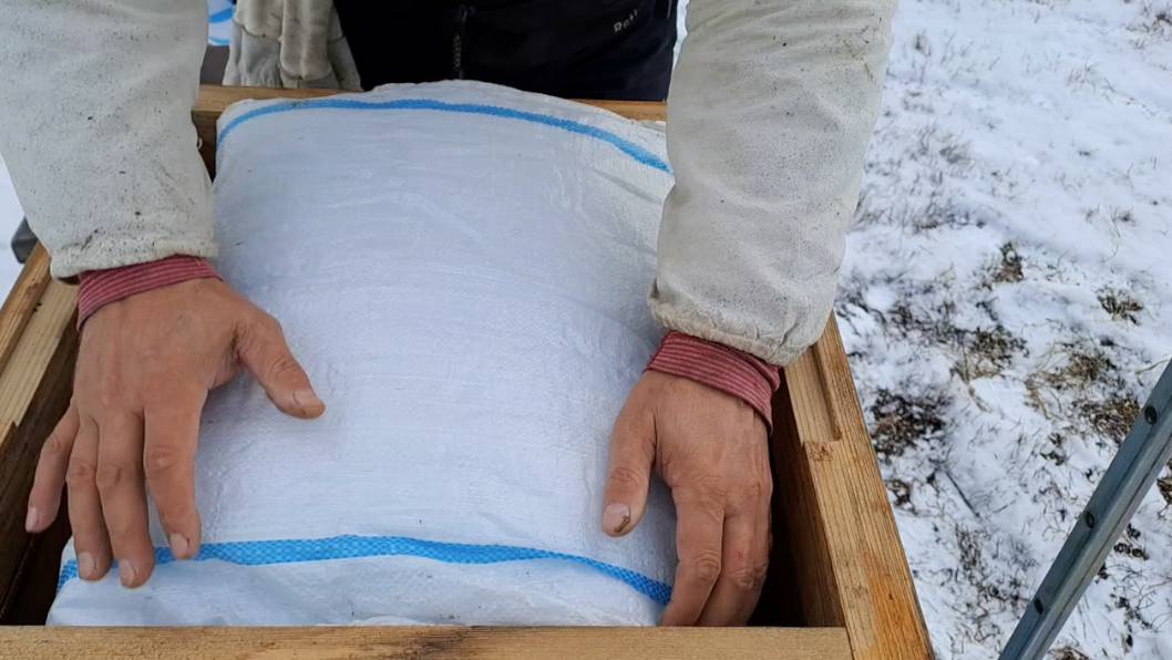 Вентиляция ульев, утепление и герметизация гнёзда пчёл