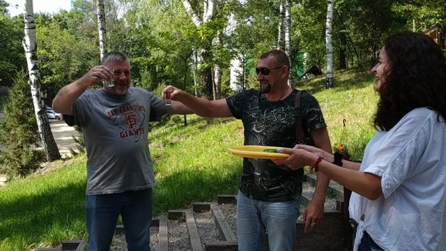 К нам приехал, к нам приехал Олег Борисыч дорогой!