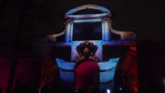 Продолжение светового шоу на Петровских воротах