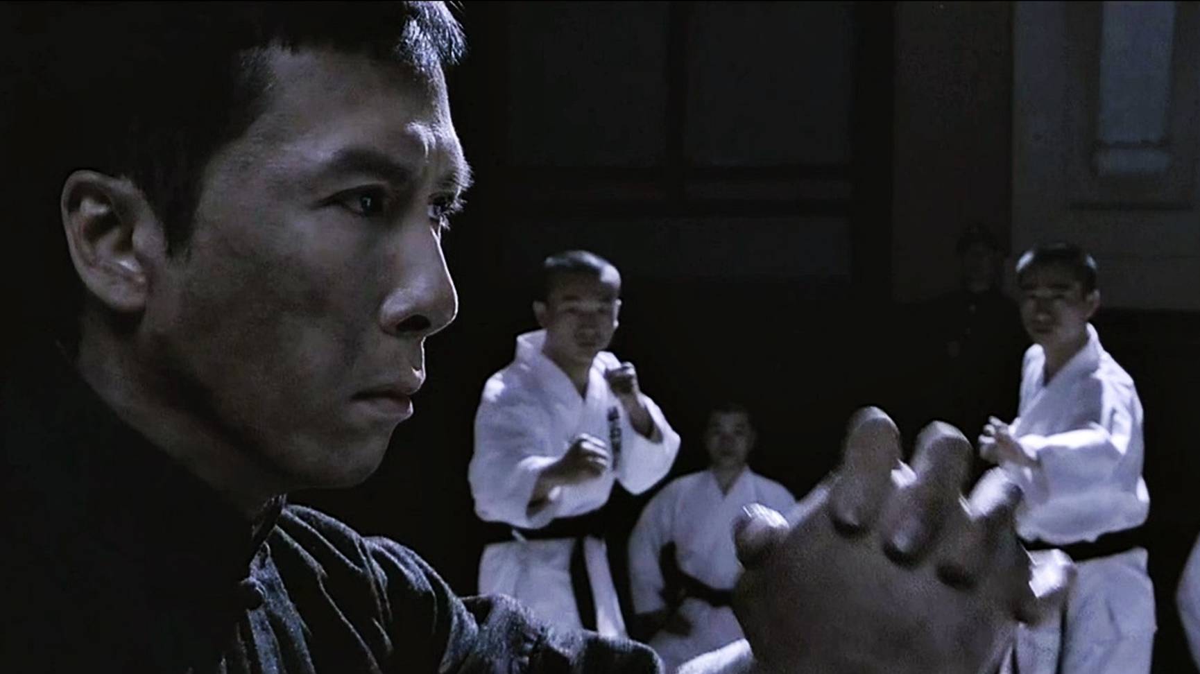 Донни Йен в роли Ип Мана • Бой с японскими мастерами боевых искусств в Додзе (Ип Ман, 2008) Фрагмент