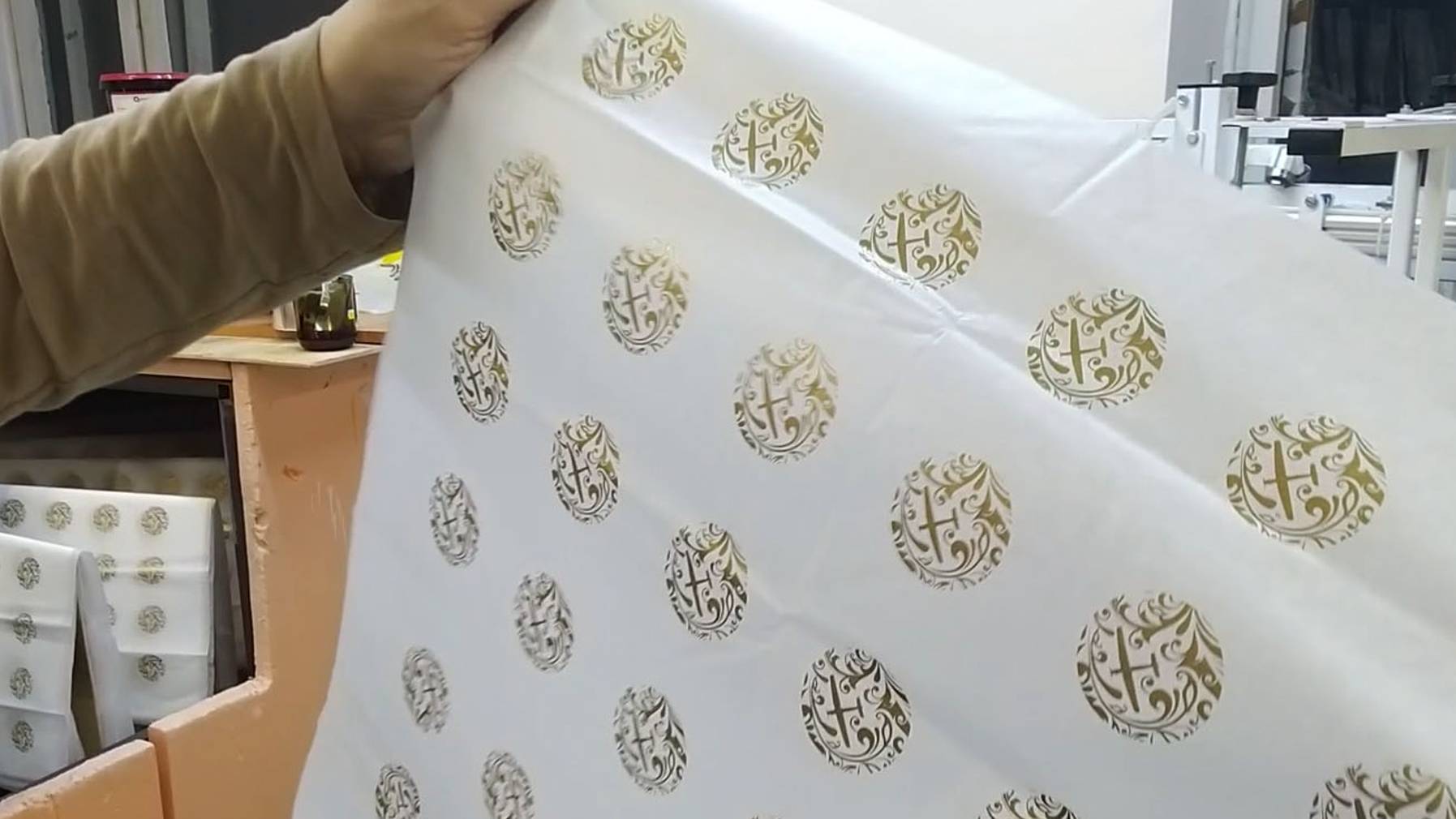 Шелкография на бумаге тишью