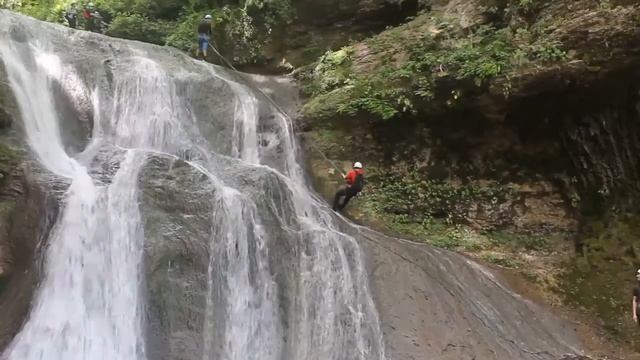 К водопадам р  Руфабго Каньонинг