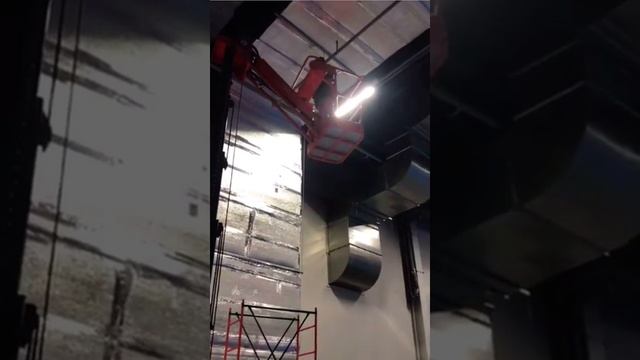 Подъемник DINGLI AMWP11.5-8100: Вертикальный телескопический подъемник с высотой 11,2 метра