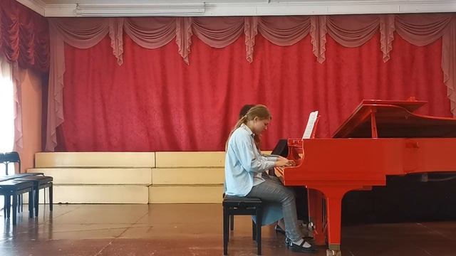 Э. Григ. В пещере горного короля. Исполняют Генералова Юля и преподаватель Палаш Светлана Ивановна