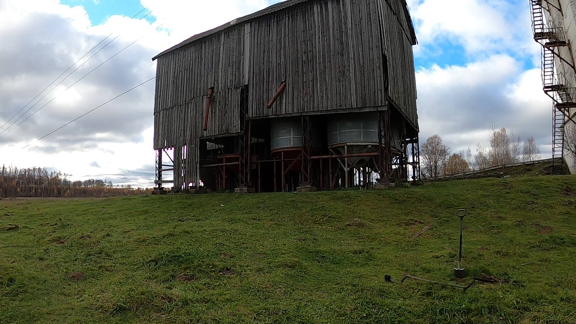 Деревенская свалка, телятник, сушилка... коп металлолома