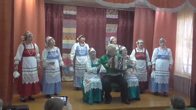 "Одинокая бродит гармонь"