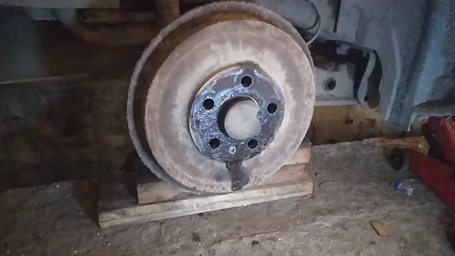 Как снять задние тормозные барабаны Skoda Octavia Tour