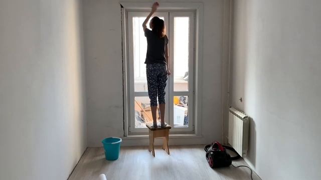 Бюджетный ремонт своими руками в детской/Уложили ламинат и зашпаклевали стены/Уборка после ремонта