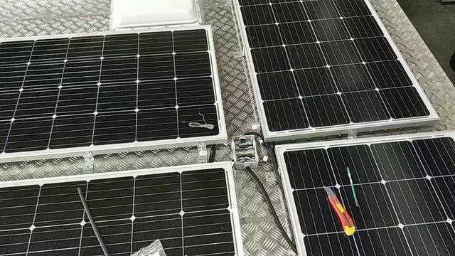 2020 Установка солнечных панелей Жёлтый Мерс