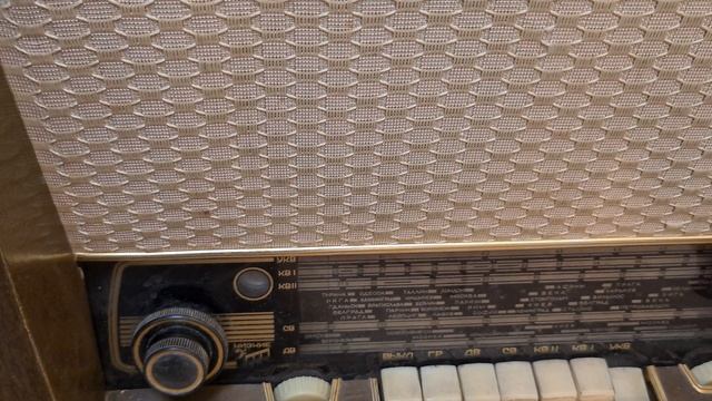 Семиламповая радиола "Восток-57" (выпускалась Новосибирским заводом "Электросигнал", СССР)