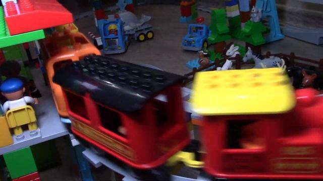 Лего Дупло мегадорога. LEGO DUPLO TRAIN on MEGA circuit.