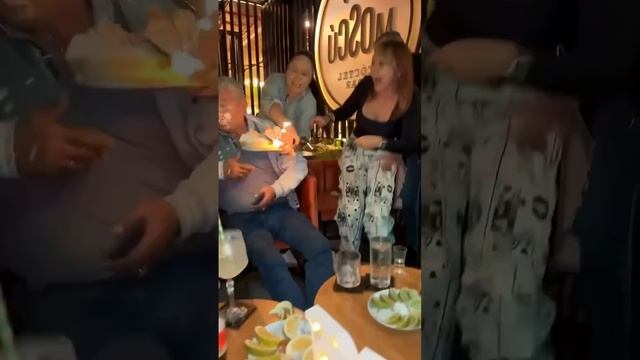 Уронила блюдо на голову!