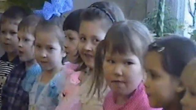 "На посту пограничник стоит"