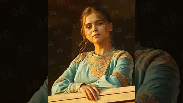 Василиса из сказки поздравляет девочек, девушек и женщин!