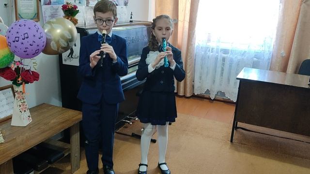 Попурри на темы детских песен
МБУДО " Комсомольская ДМШ" -Якименко И. Яровая Н. преп Коровниченко СЛ