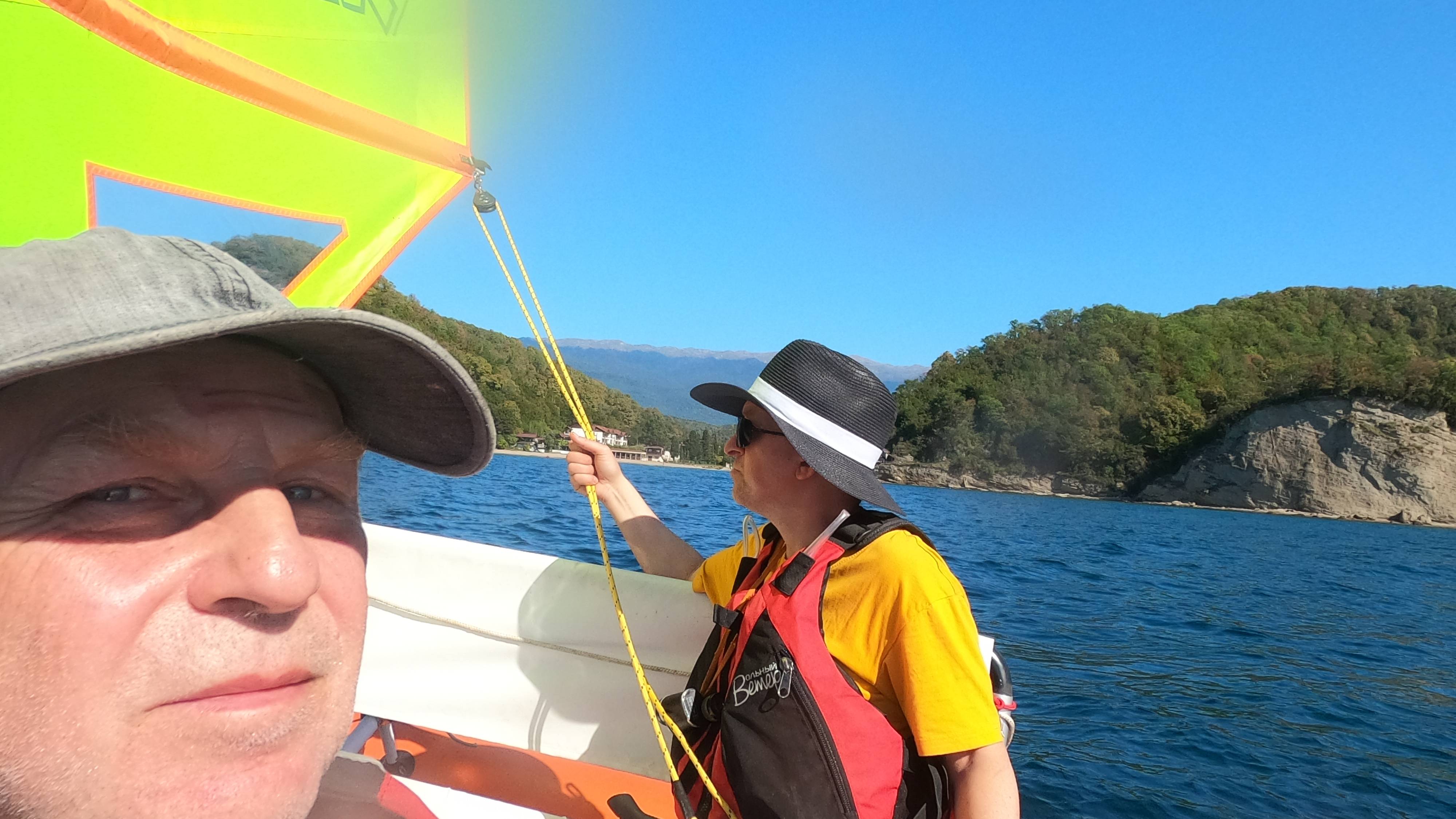 2024 По заливу Пицунда на пляжном тримаране Кулик. Октябрь.