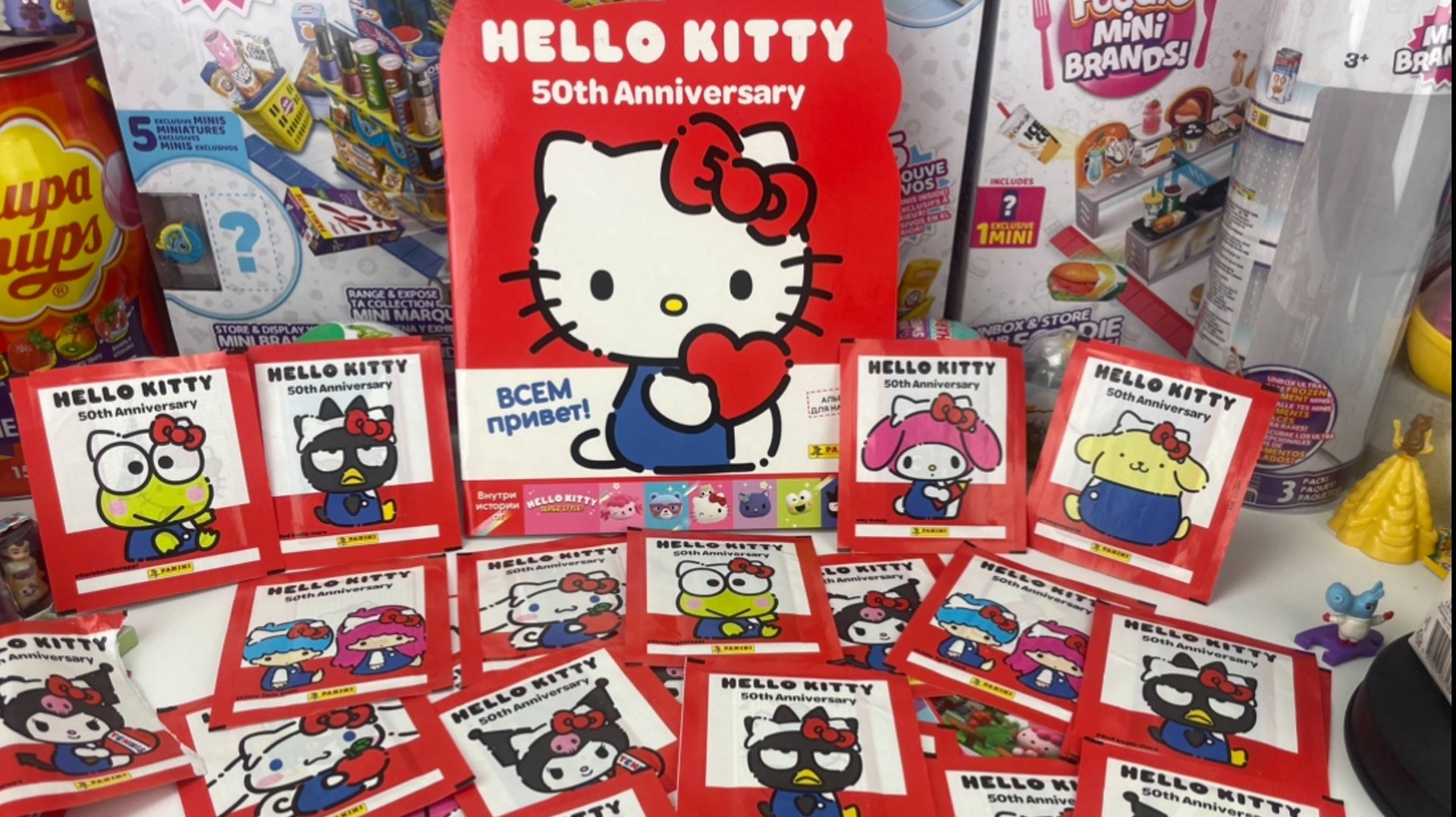 Наклейки Hello Kitty и коллекционный журнал Panini .