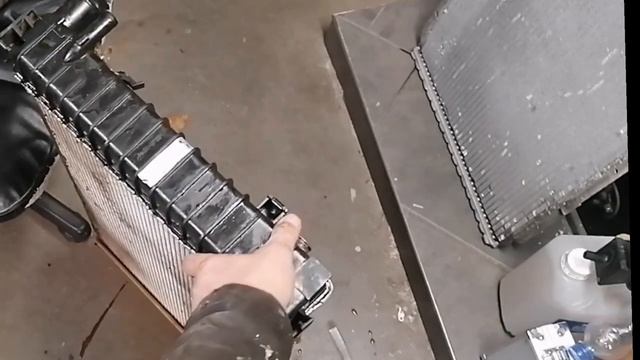 Радиатор от модели 96 года передел на модель 2000 Ford Windstar.