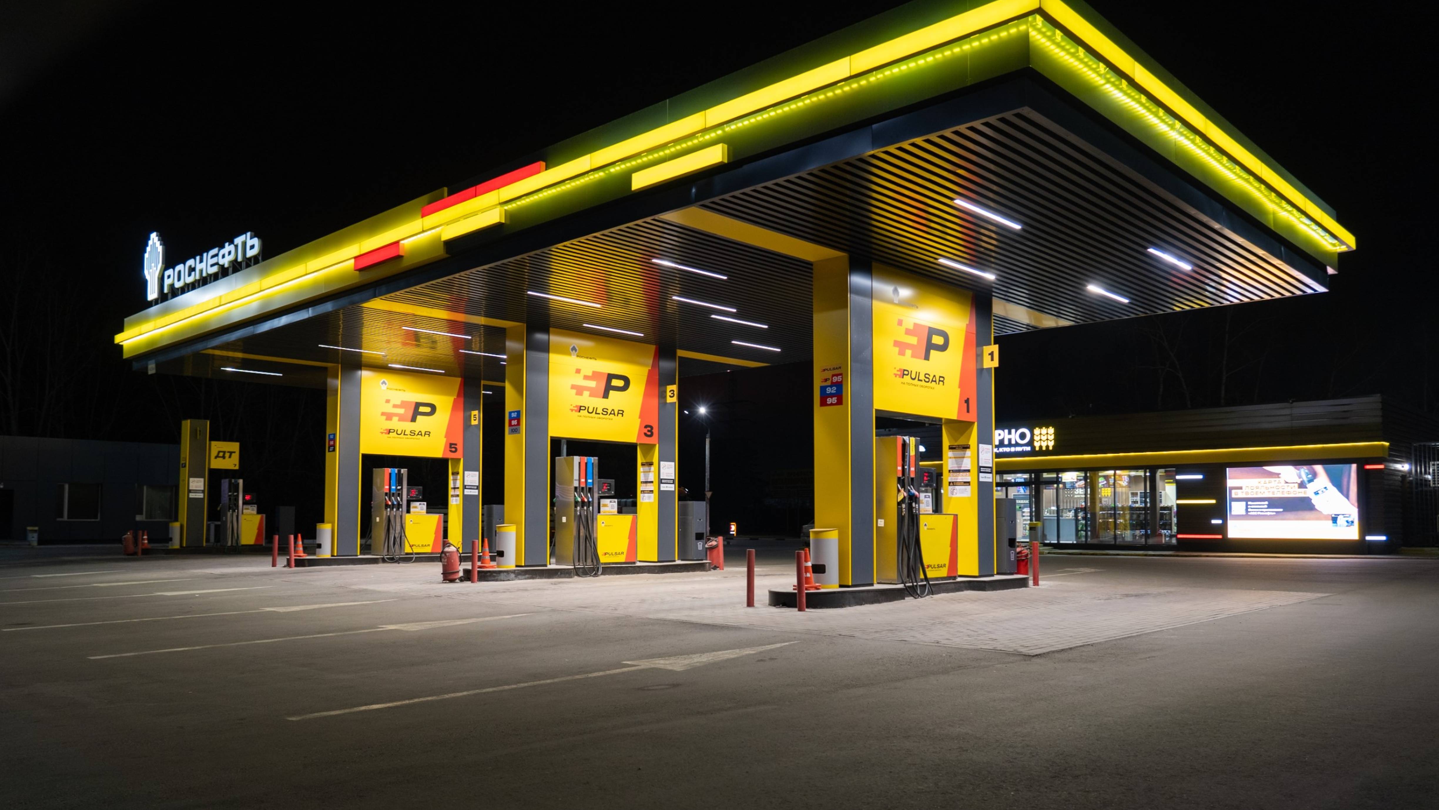 Пример установки светильников Promzar line 60 L1500  на АЗС