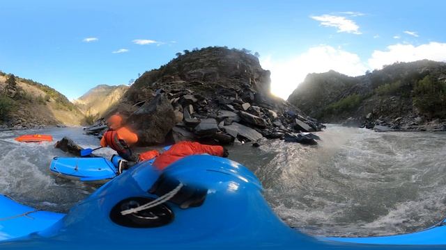 прохождение порога "Взрывной 2" на реке Андийское Койсу + спасательные работы