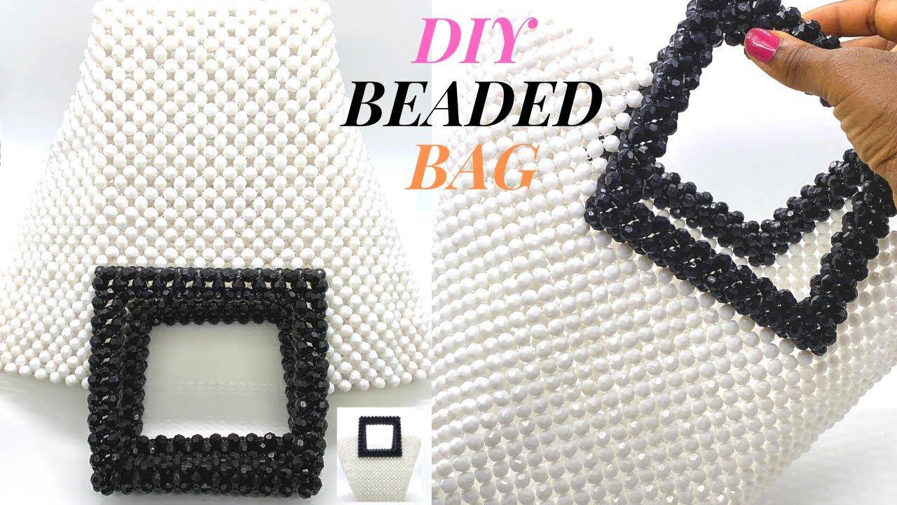 Сумка из бусин с квадратными ручками