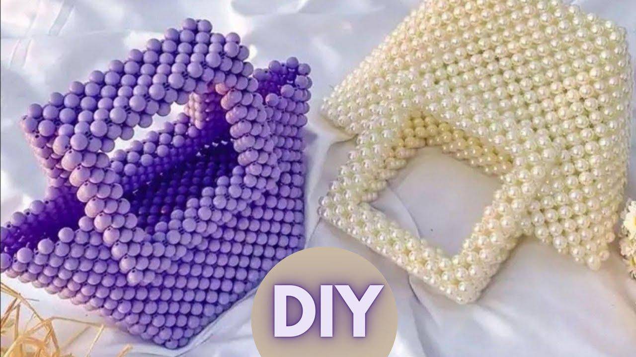 Сумка из бусин с квадратными ручками