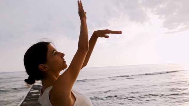 8232440-uhd_4096_2160_25fps