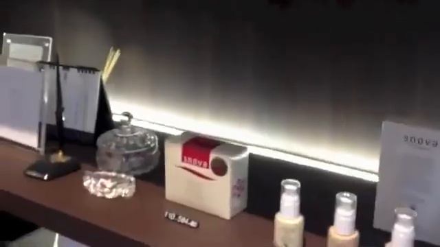 Плацента профессора Любимова в Японии, видеорепортаж из TOKYO, девушка идёт в салон красоты