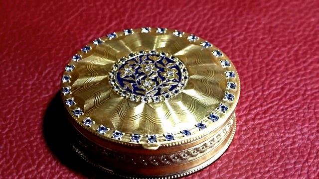 Шкатулка для драгоценностей, гильош, эмаль, сапфиры, бриллианты, серебро, гравировка, позолота.