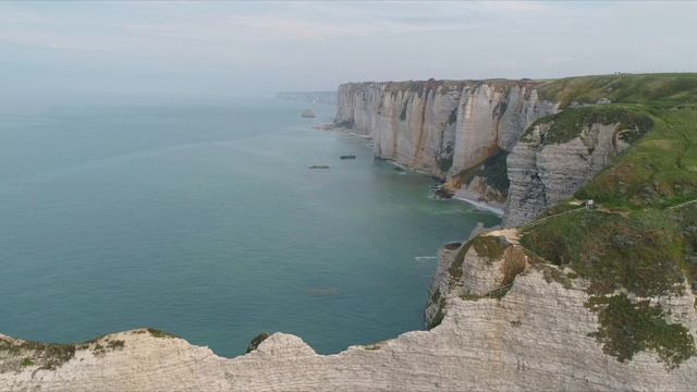 8436224-uhd_4096_2160_25fps