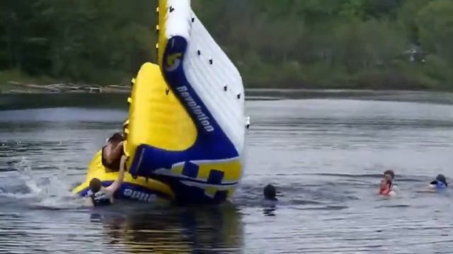 Надувные большие качели на воде от Water-games.ru