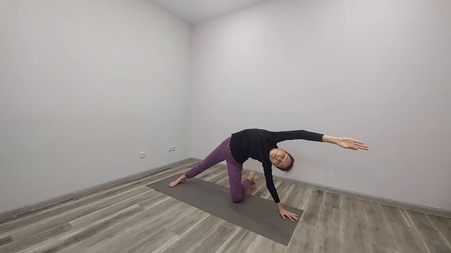 6 hatha AO naklony samakonasana