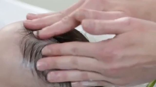 Little Green - отшелушивающий и очищающий уход от "молочных корочек"