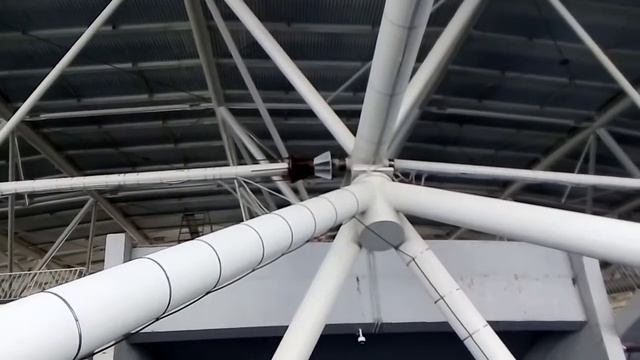 Журналист Папилкин на стадионе "Самара-Арена" отыскал лопнувшую балку