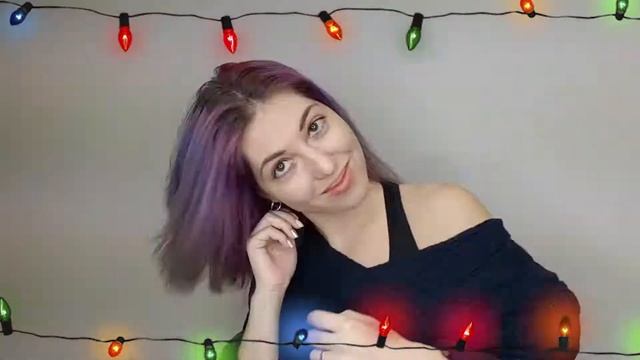 Яркое окрашивание и новогодняя прическа