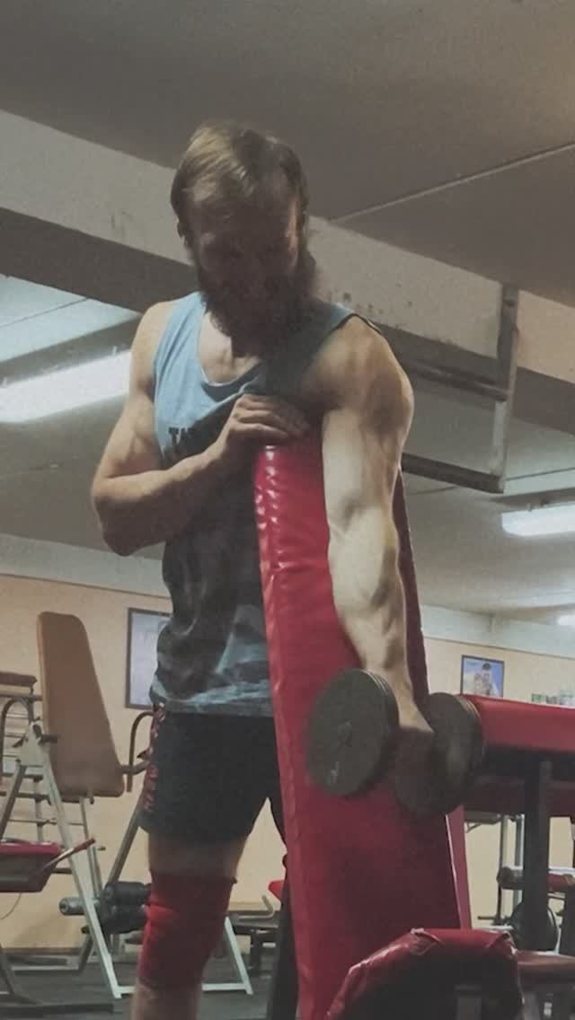 Два упражнения на бицепс для разнообразия