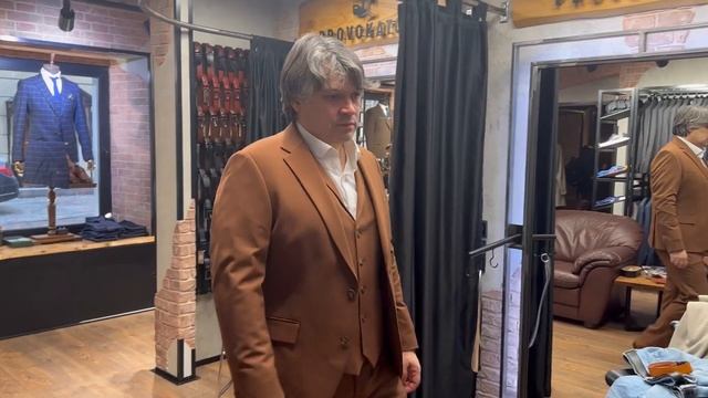 Гуляем по Петербургу. Выбираем Руслану новый костюм.