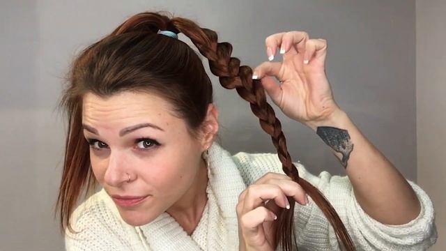 Как сделать прическу - стильный пучок за 2 минуты