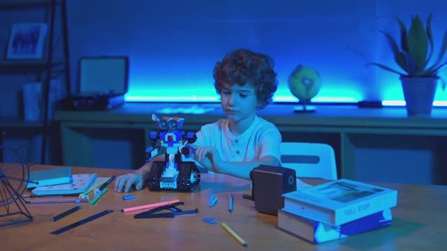 Apitor Robot J – программируемый конструктор 6в1 для детей от 7 лет