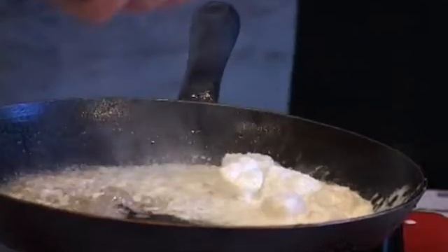 Тёплый салат из макруруса с кальмаром
