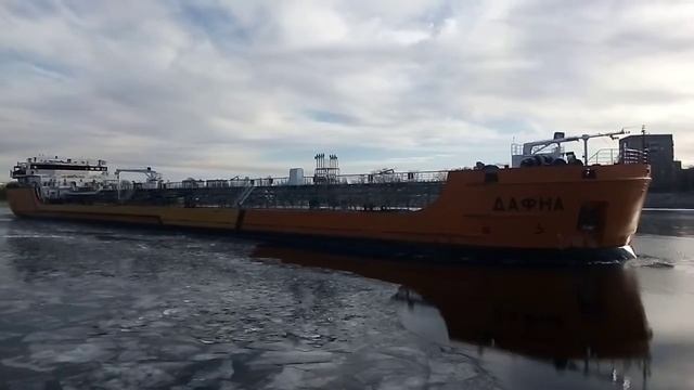 Судно Дафна в Балаково