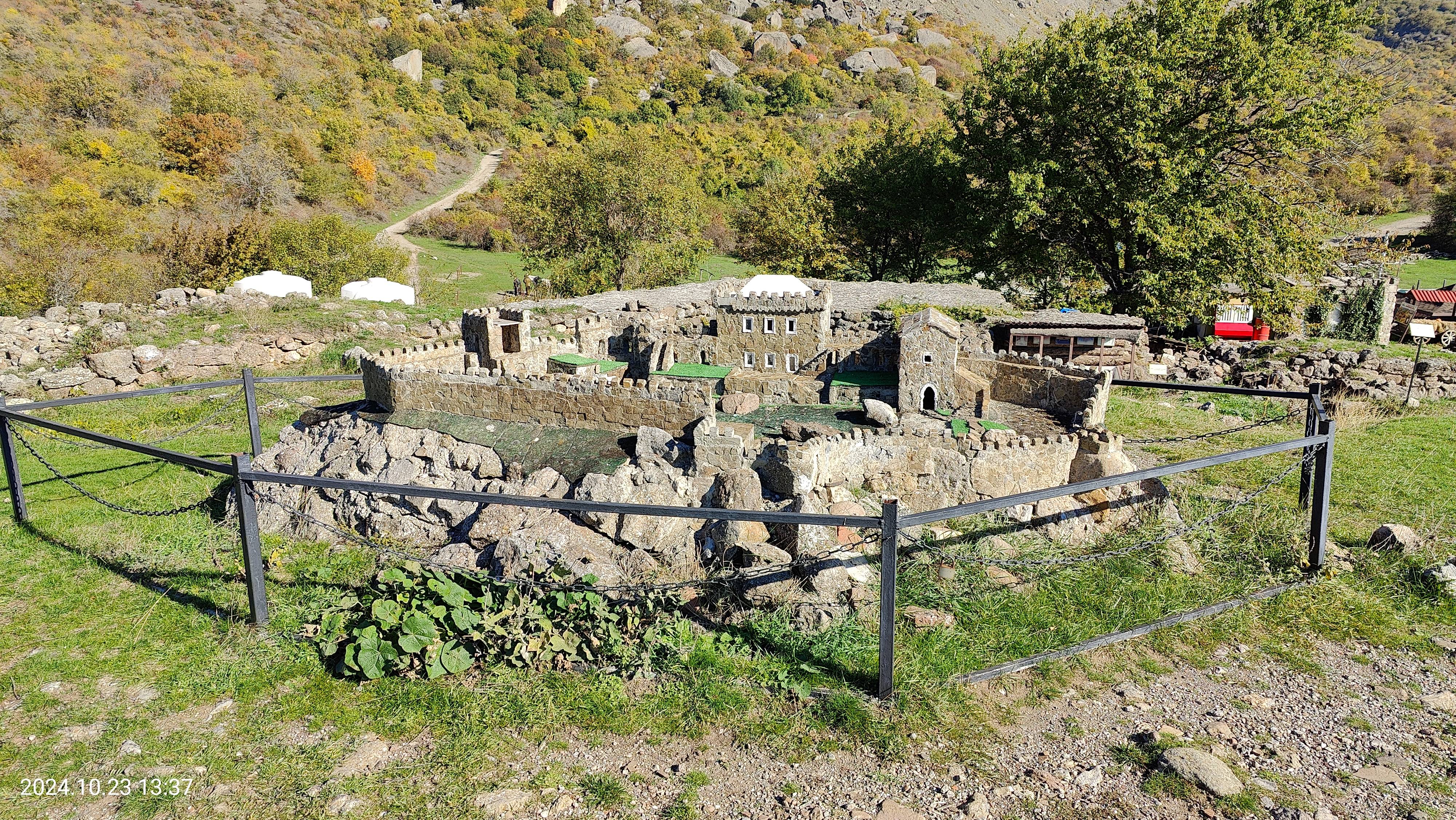 Крепость - замок Фуна   Октябрь 2024