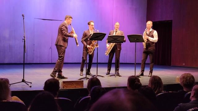 "Российский квартет саксофонистов" Франсуа и Морис Жанжан "Сельский праздник"